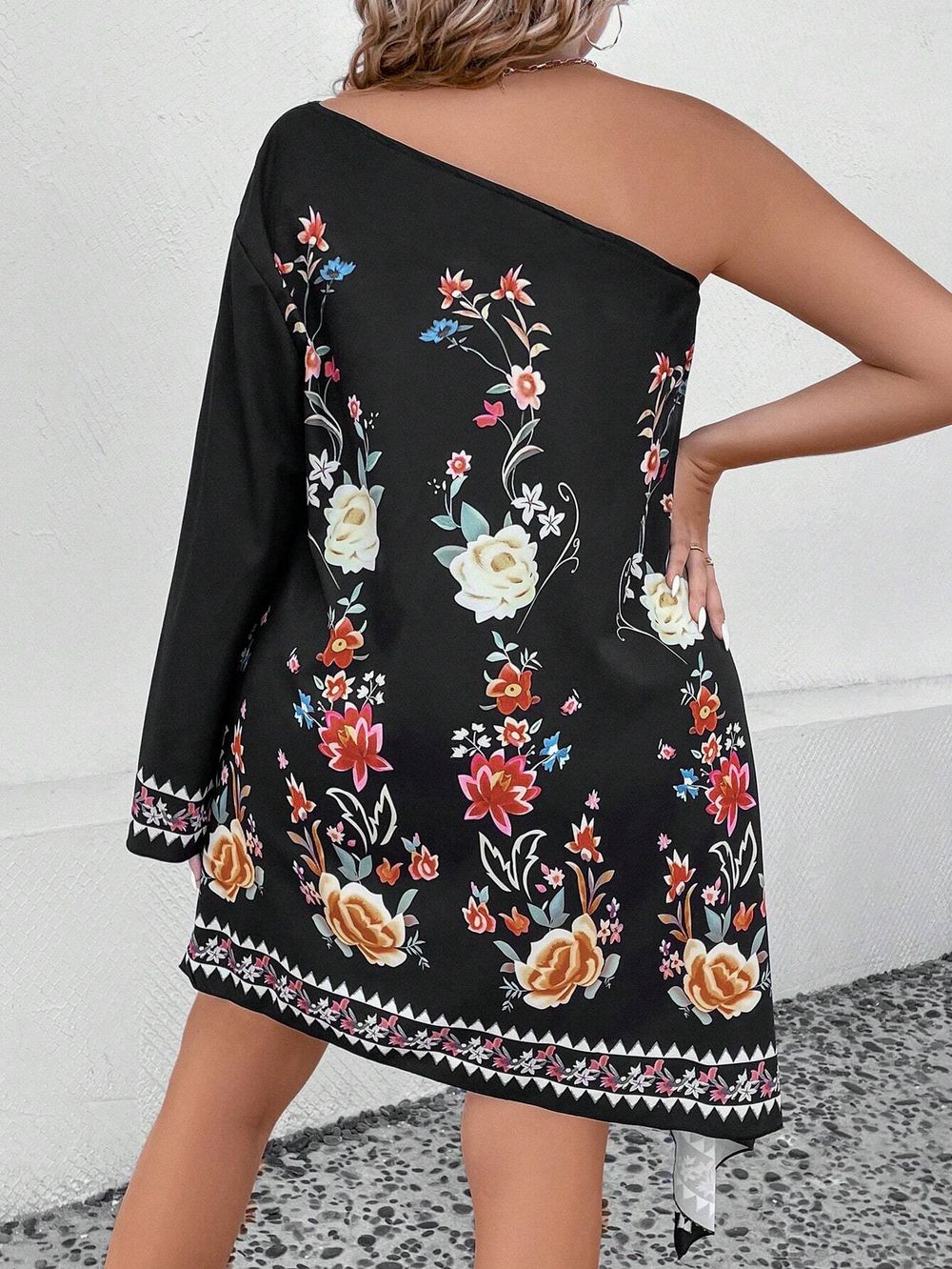Kleid Mit Blume Muster Einer Schulter Frei Mirai Trading Gmbh